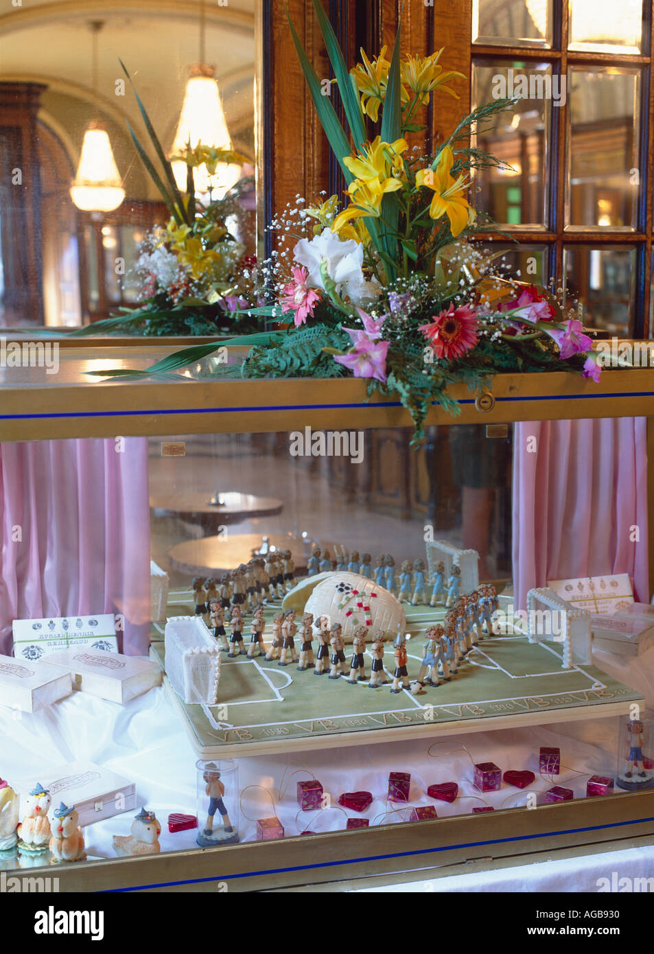 Confectionery shop interior 1900 hi-res stock photography and images ...