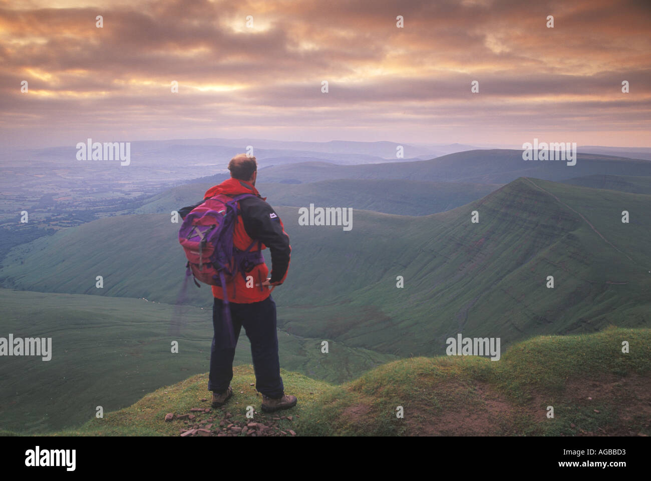 Sunrise uk mountains walker hi-res stock photography and images - Alamy