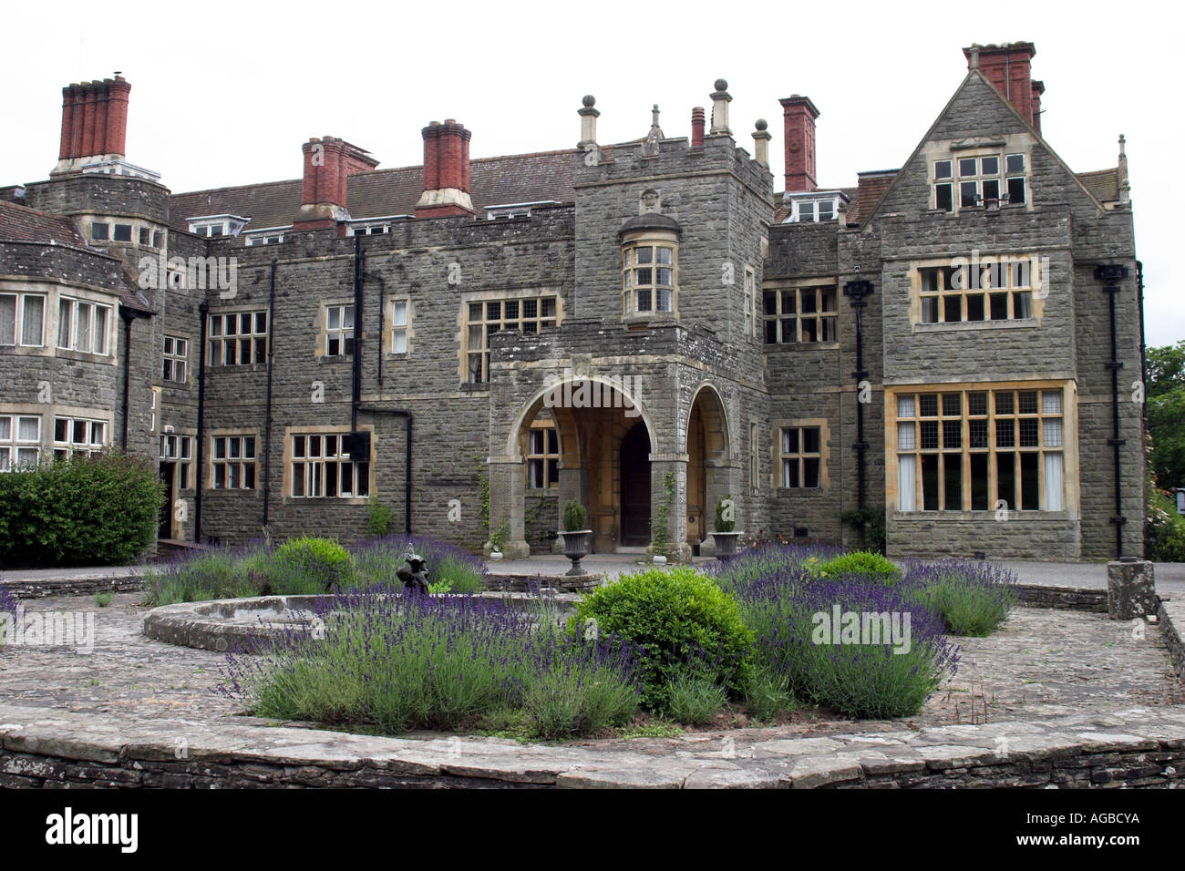 Edwardian manor hi-res stock photography and images - Alamy