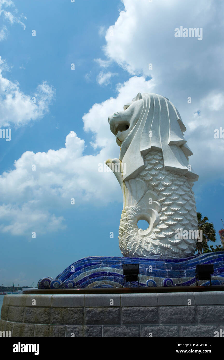 Merlion statues hi-res stock photography and images - Alamy