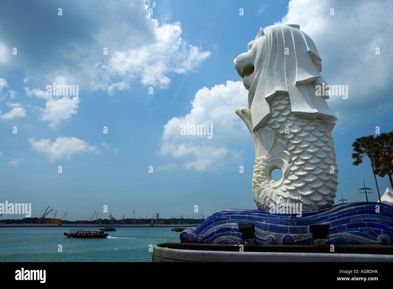 Merlion statues hi-res stock photography and images - Alamy
