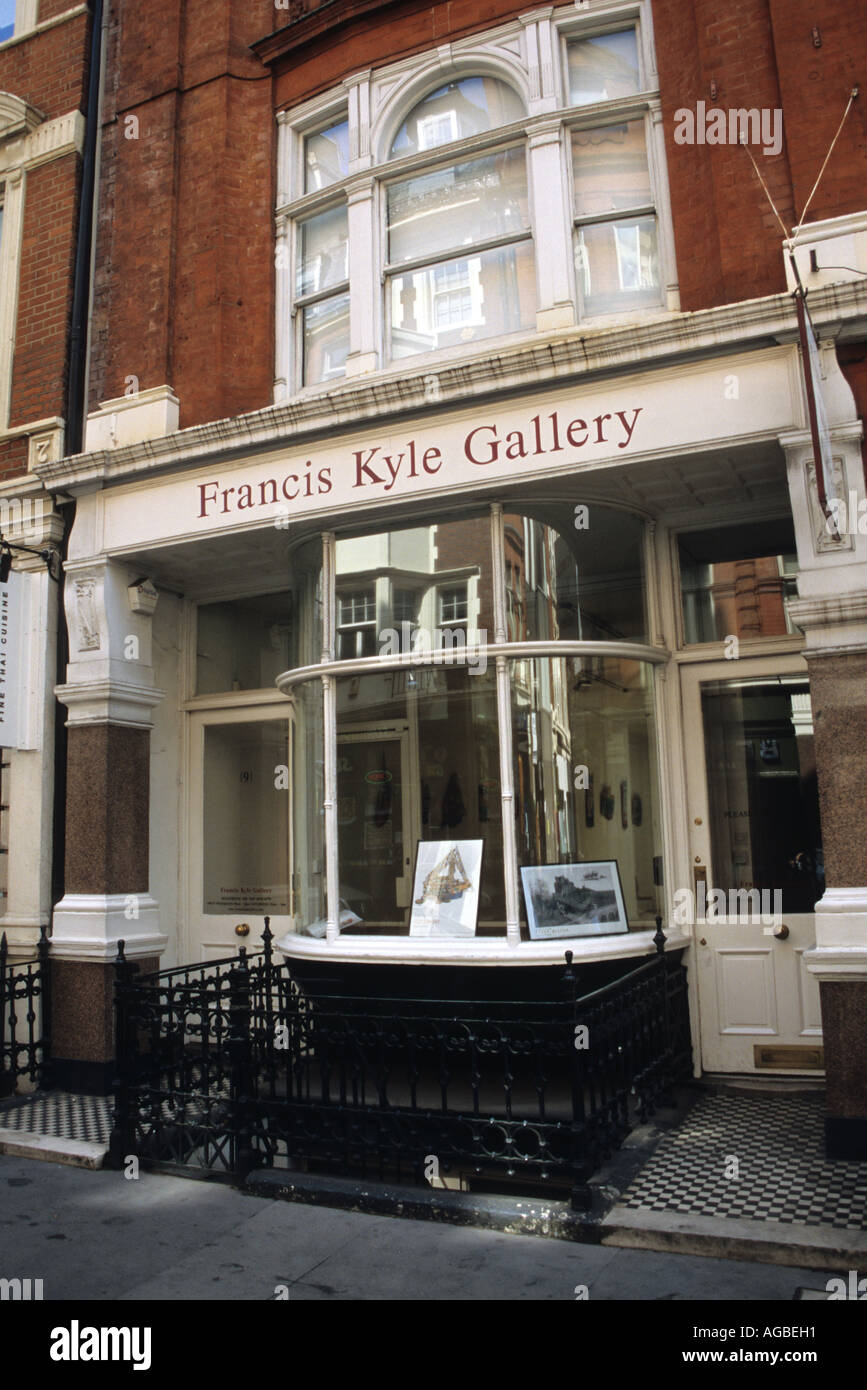 Typical Art Gallery In Mayfair Stock Photo - Alamy