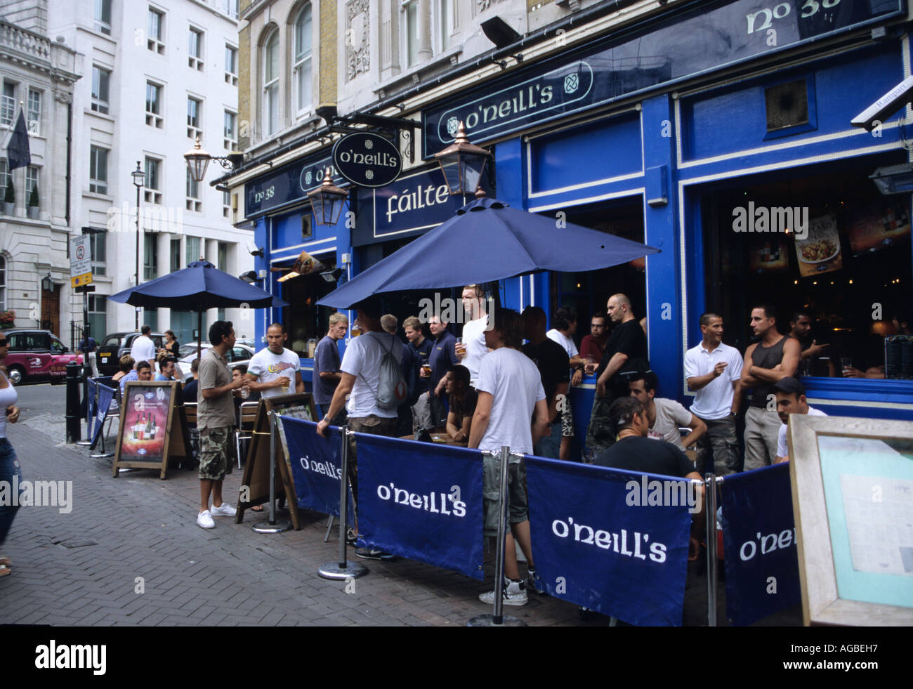 Bright Blue Pub At Oxford Circus Stock Photo - Alamy