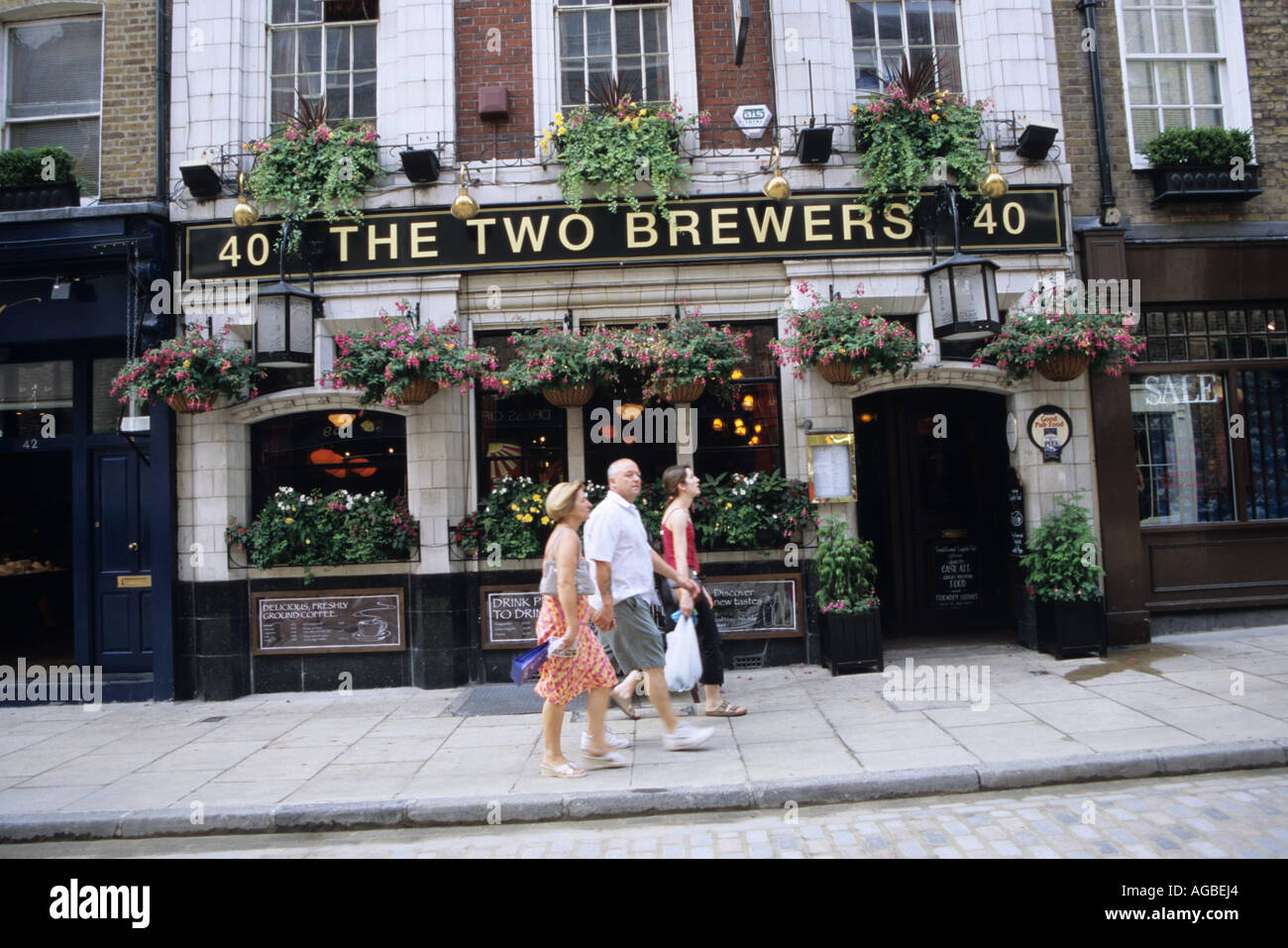 Two brewers pub hi-res stock photography and images - Alamy