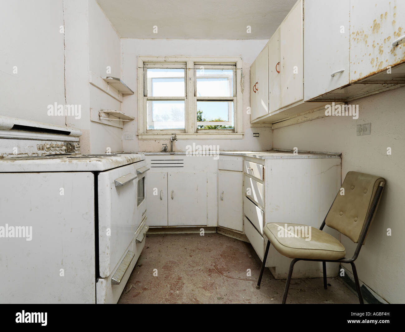 Forgotten empty abandoned dirty kitchen Stock Photo - Alamy