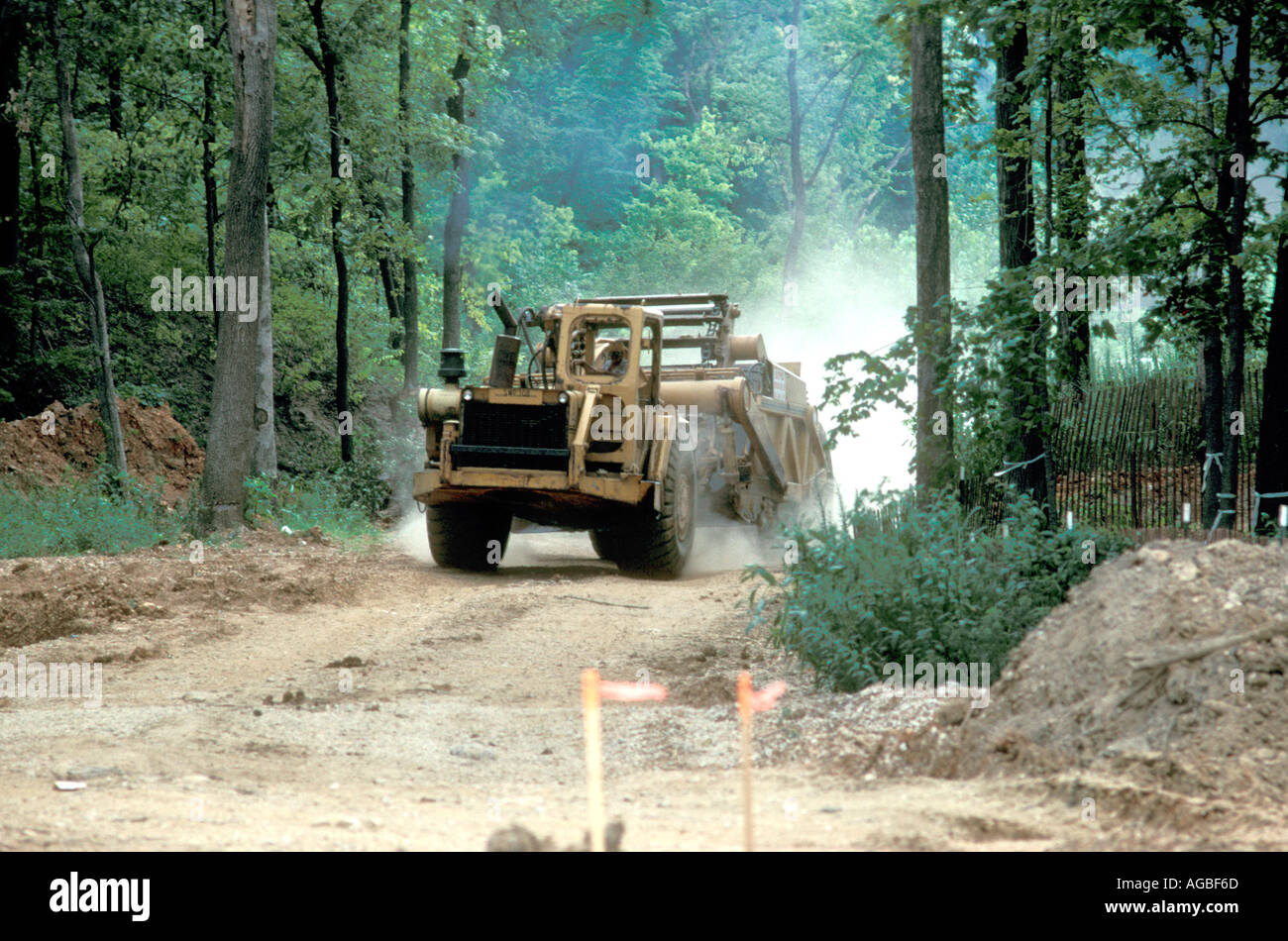 Cat caterpillar scraper earth mover hi-res stock photography and images ...