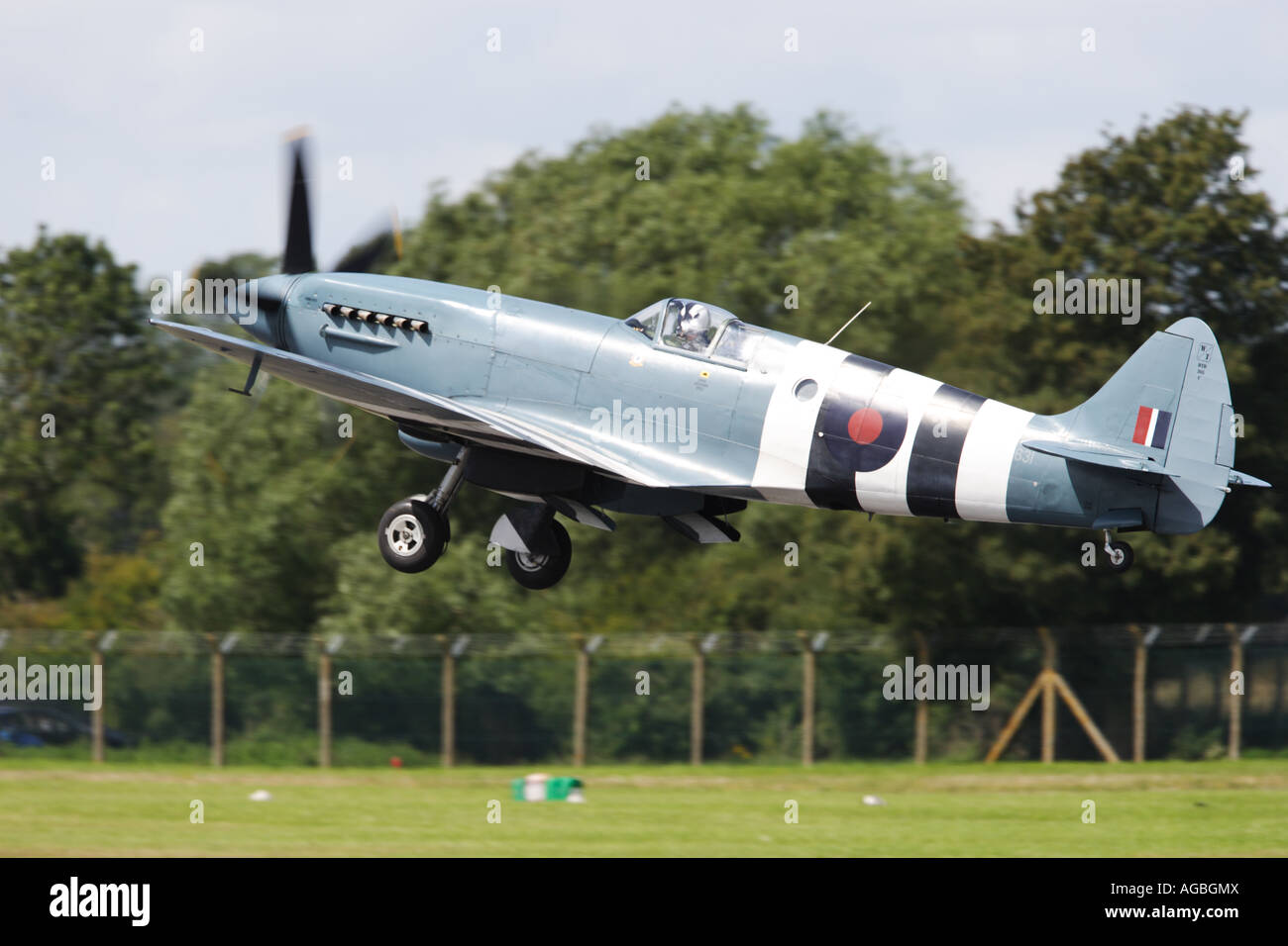 spitfire taking off Stock Photo - Alamy
