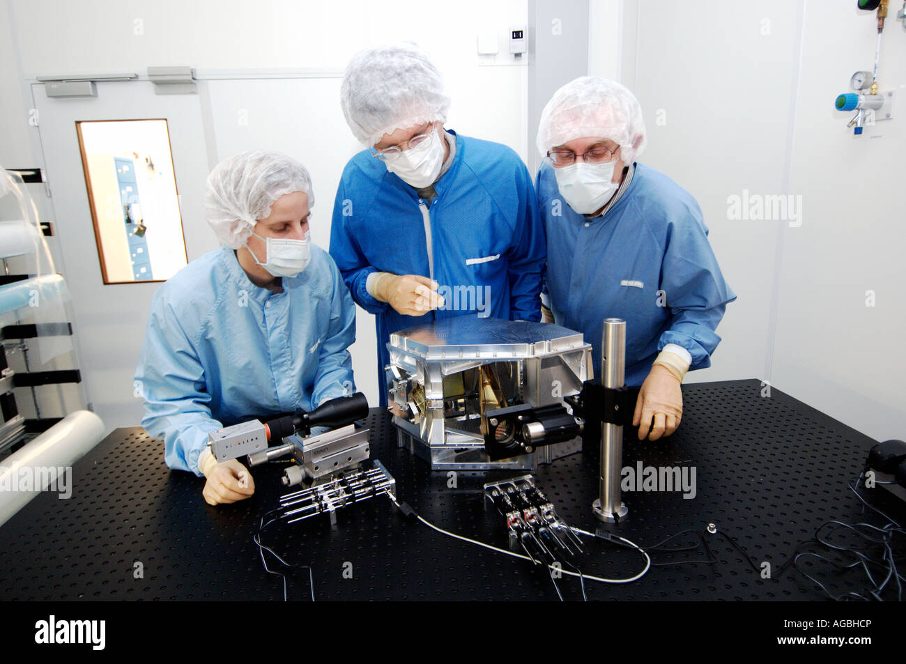 Researcher in laboratory mirror hi-res stock photography and images - Alamy