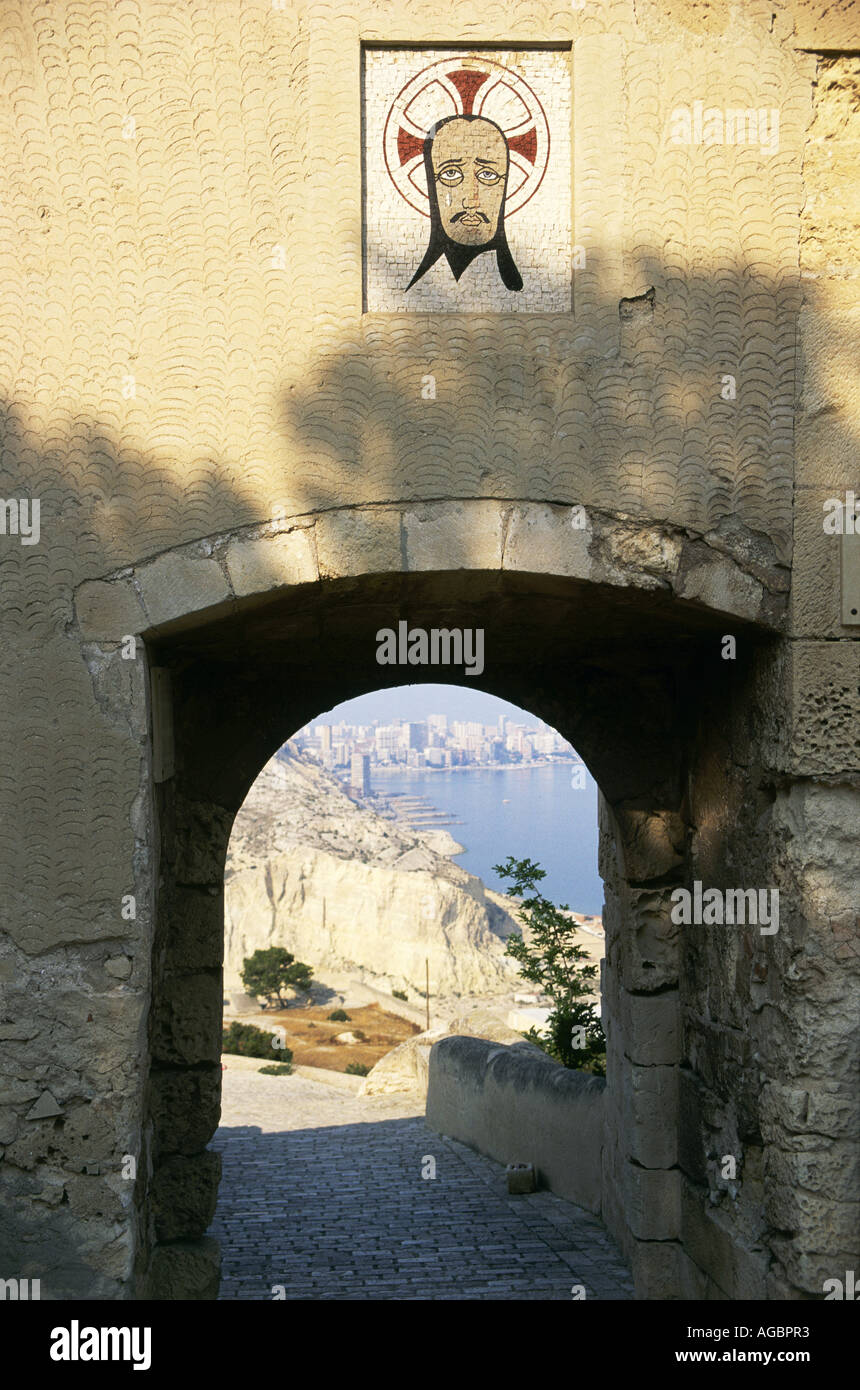 Medieval knight stands hi-res stock photography and images - Alamy