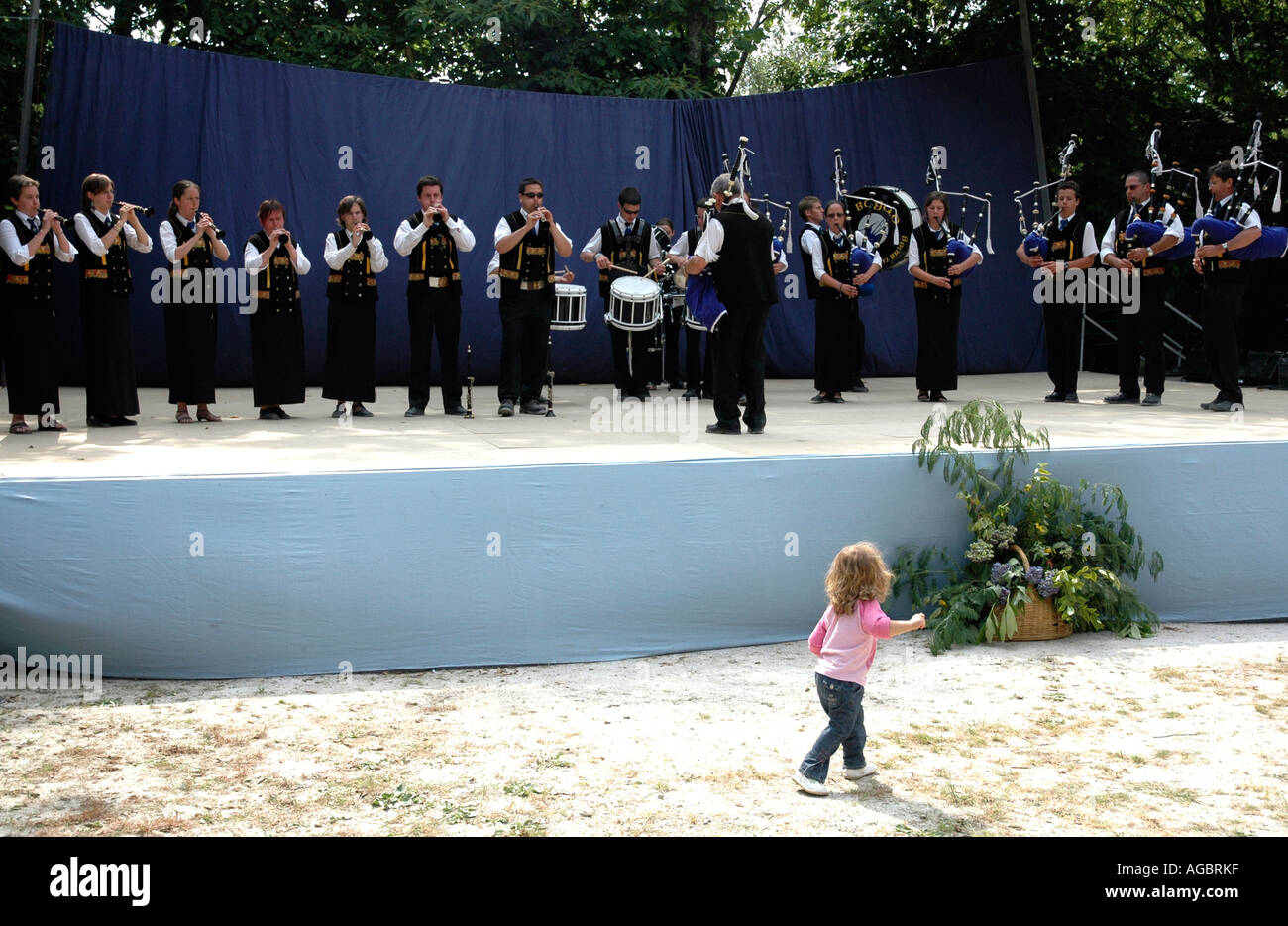 Traditional breton dances hi-res stock photography and images - Alamy