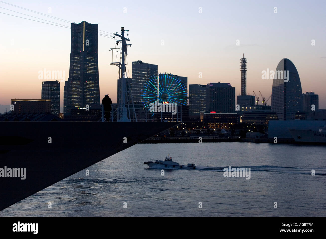 A crusie ship prepares to leave port in Yokohama, Japan March 3, 2006 ...