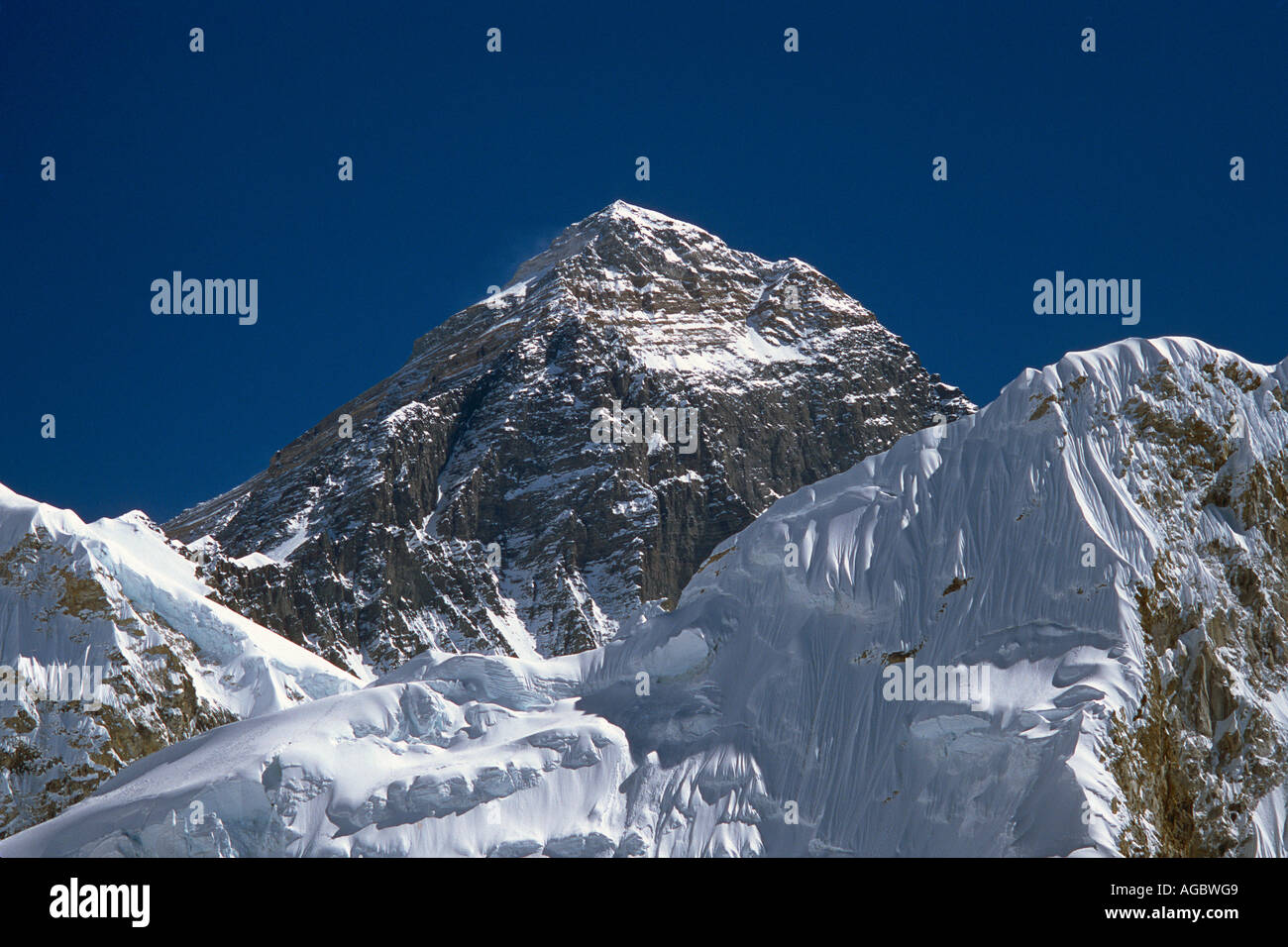 Rocky landscape everest hi-res stock photography and images - Alamy