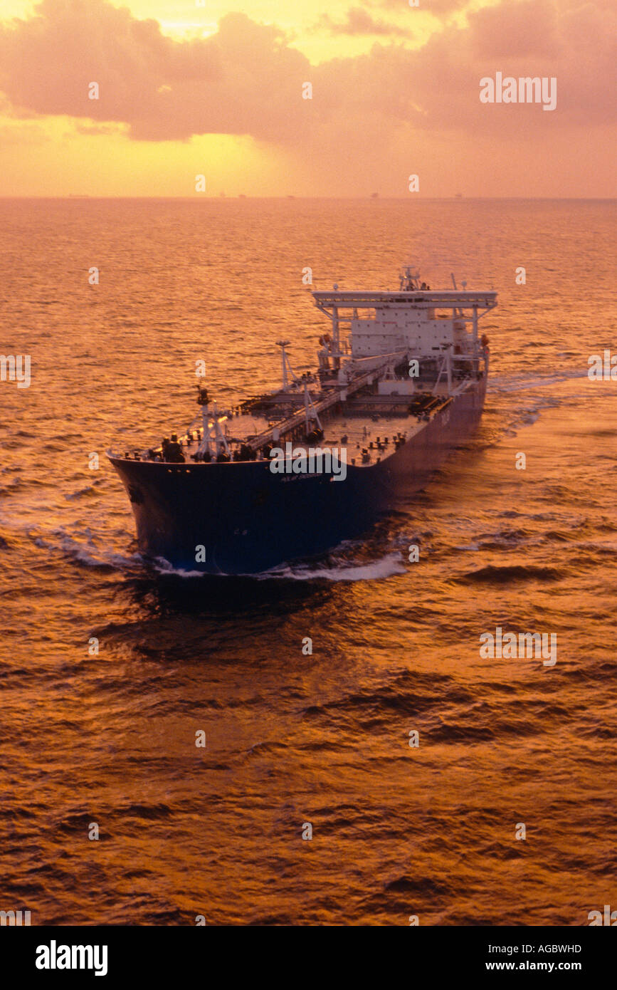 Oil tanker gulf hi-res stock photography and images - Alamy