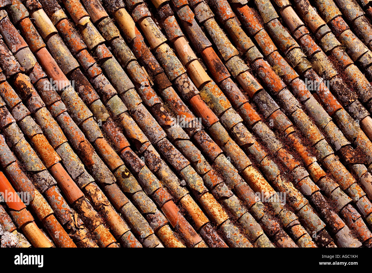 Roofing pantiles hi-res stock photography and images - Alamy