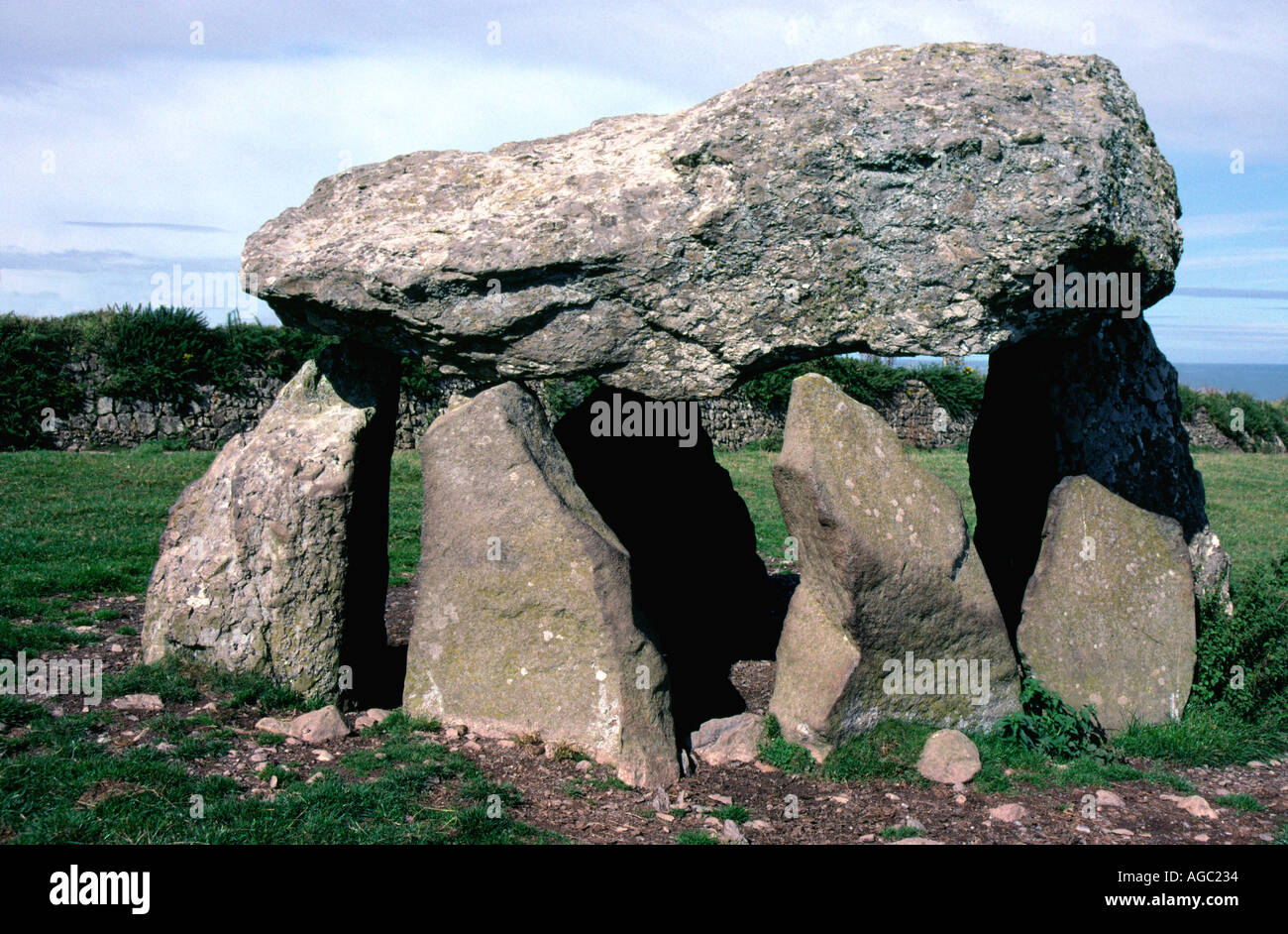 Cromlech wales hi-res stock photography and images - Alamy