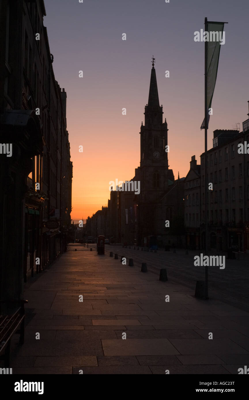 High street in Edinburgh at dawn Stock Photo - Alamy