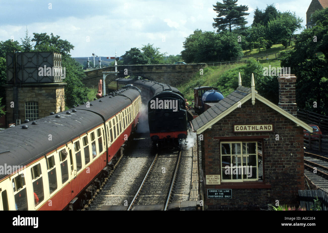 Goathland railway station carriages hi-res stock photography and images ...
