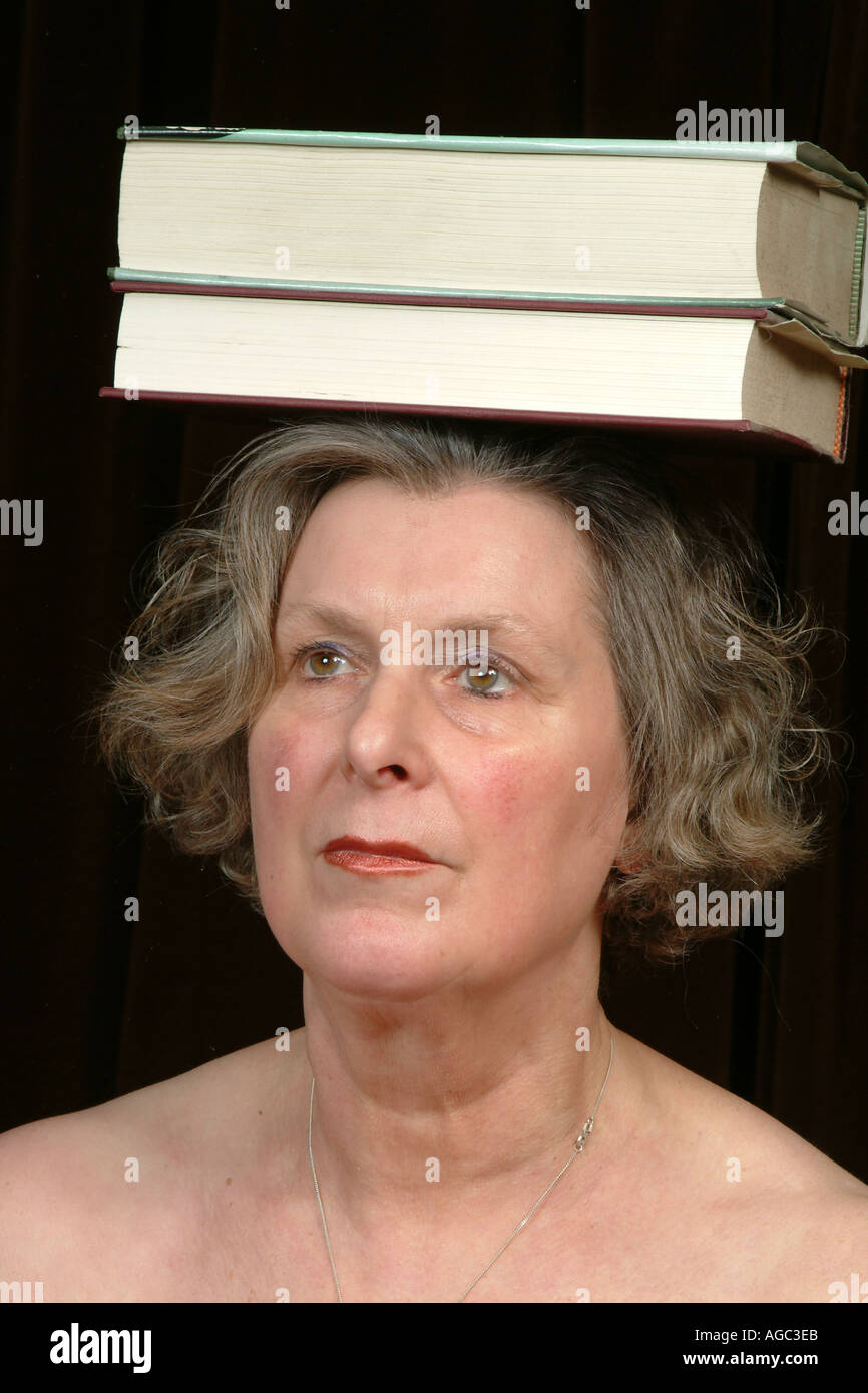 Woman balancing books head hi-res stock photography and images - Alamy