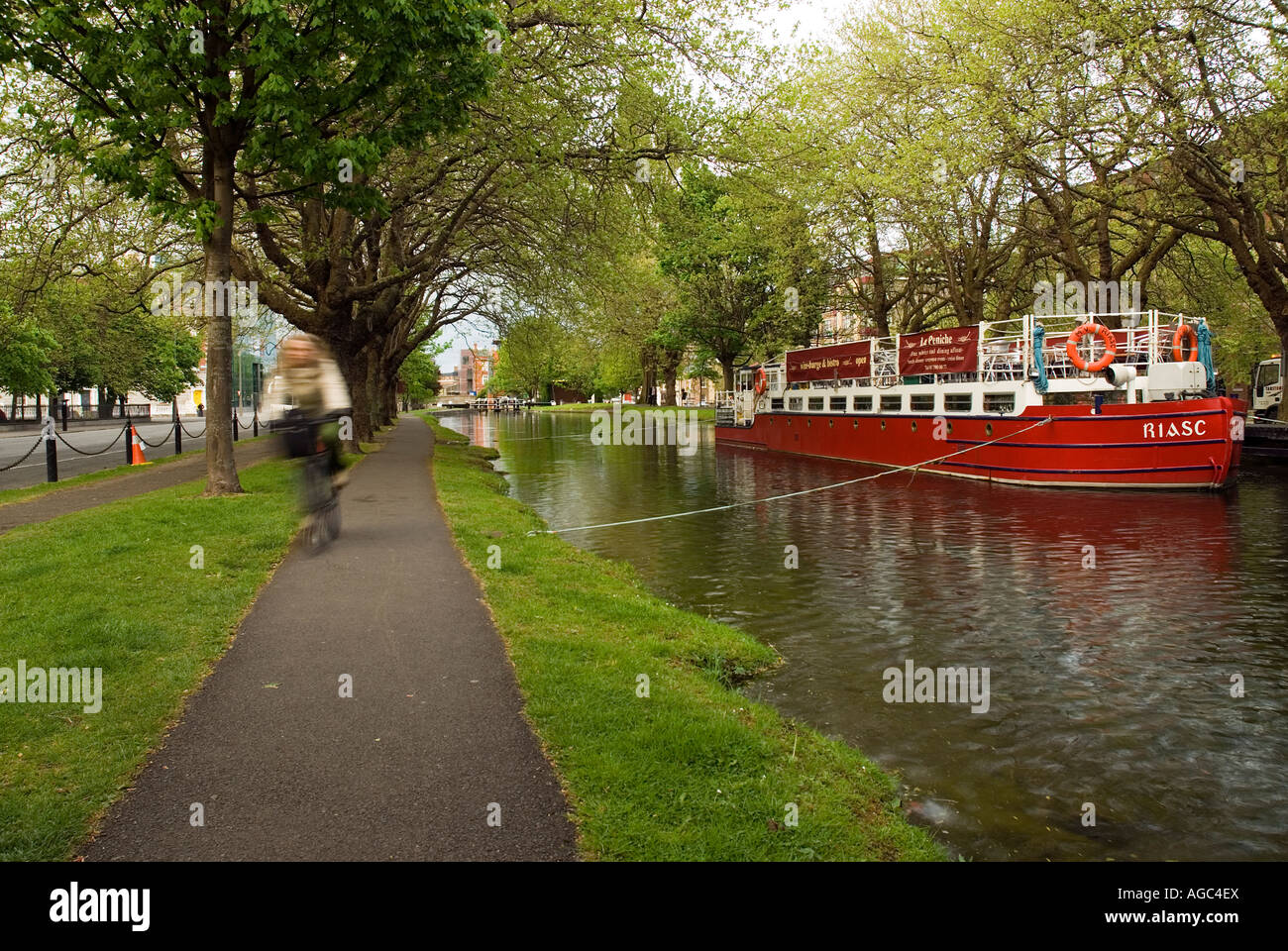 Grand Canal between Wilton Terrace and Mespil Road Dublin Ireland Stock ...