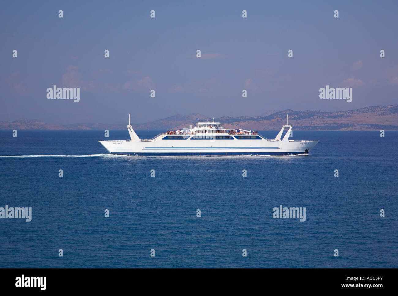 Double ended ferry hi-res stock photography and images - Alamy