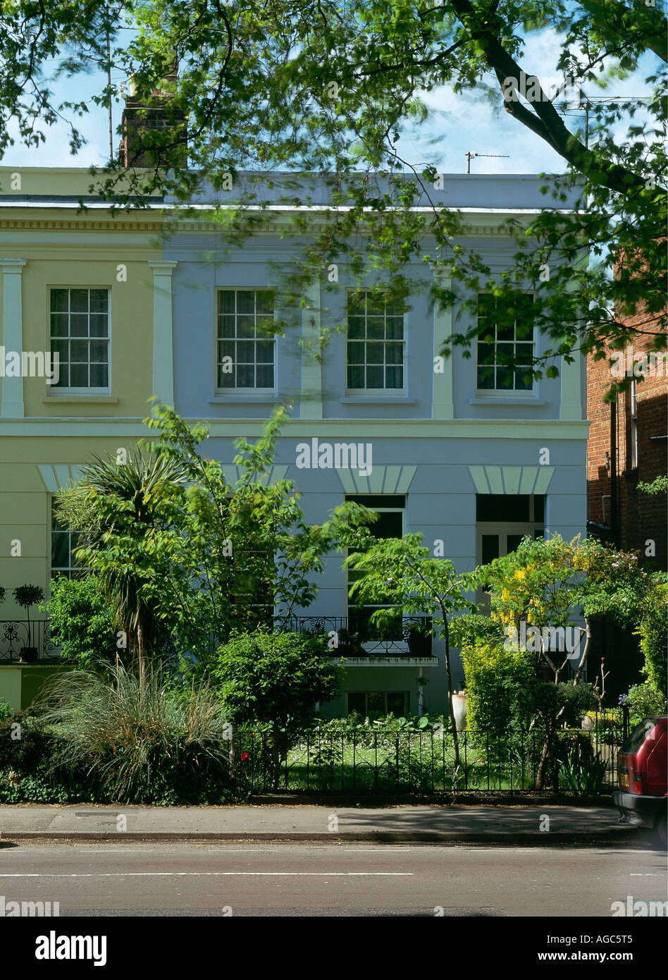 View of terrace houses in Cheltenham Stock Photo - Alamy