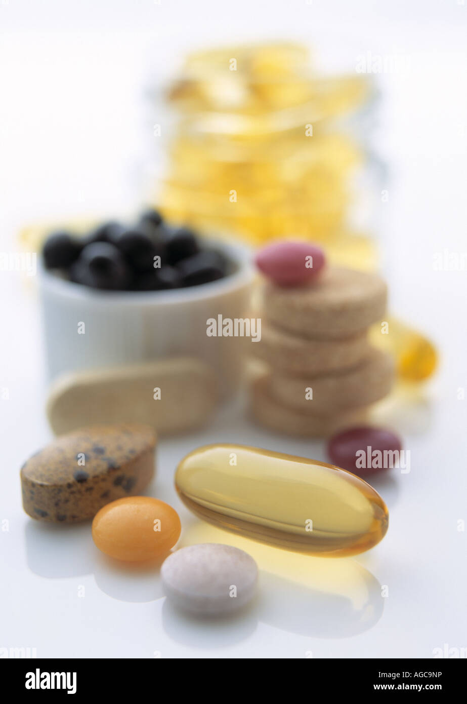 Vitamins supplements stack hi-res stock photography and images - Alamy