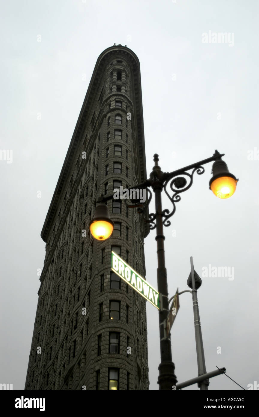 New York's Flatiron building during the Winter 03 snow storm Stock ...