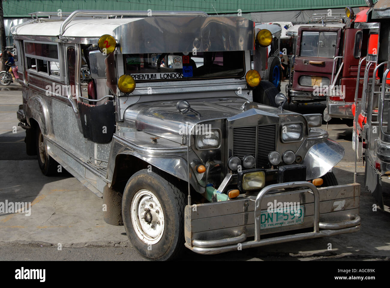 jeepney of the philippines in manila Stock Photo - Alamy