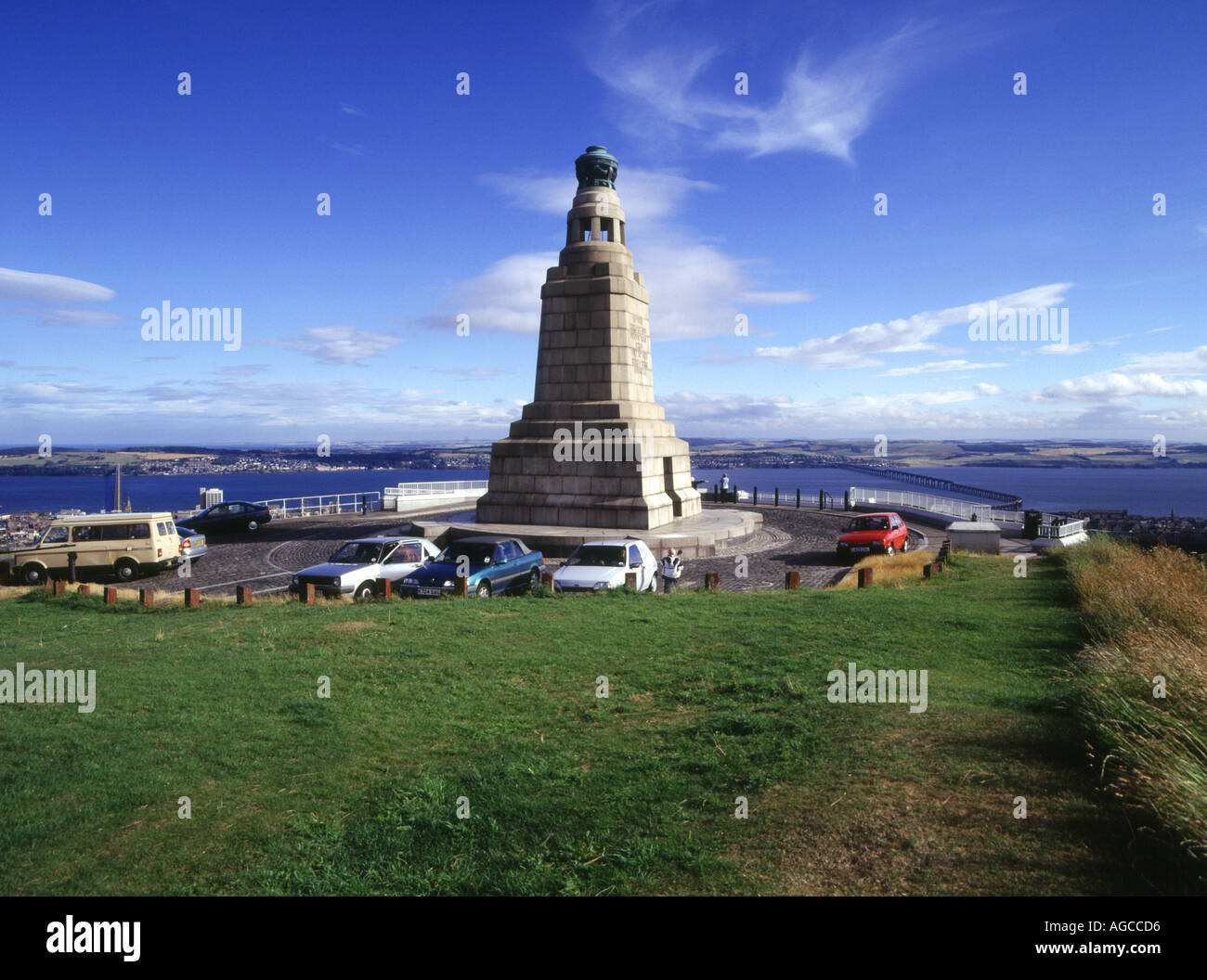 dh Dundee Law DUNDEE ANGUS Scottish Monument and River Tay hill ...