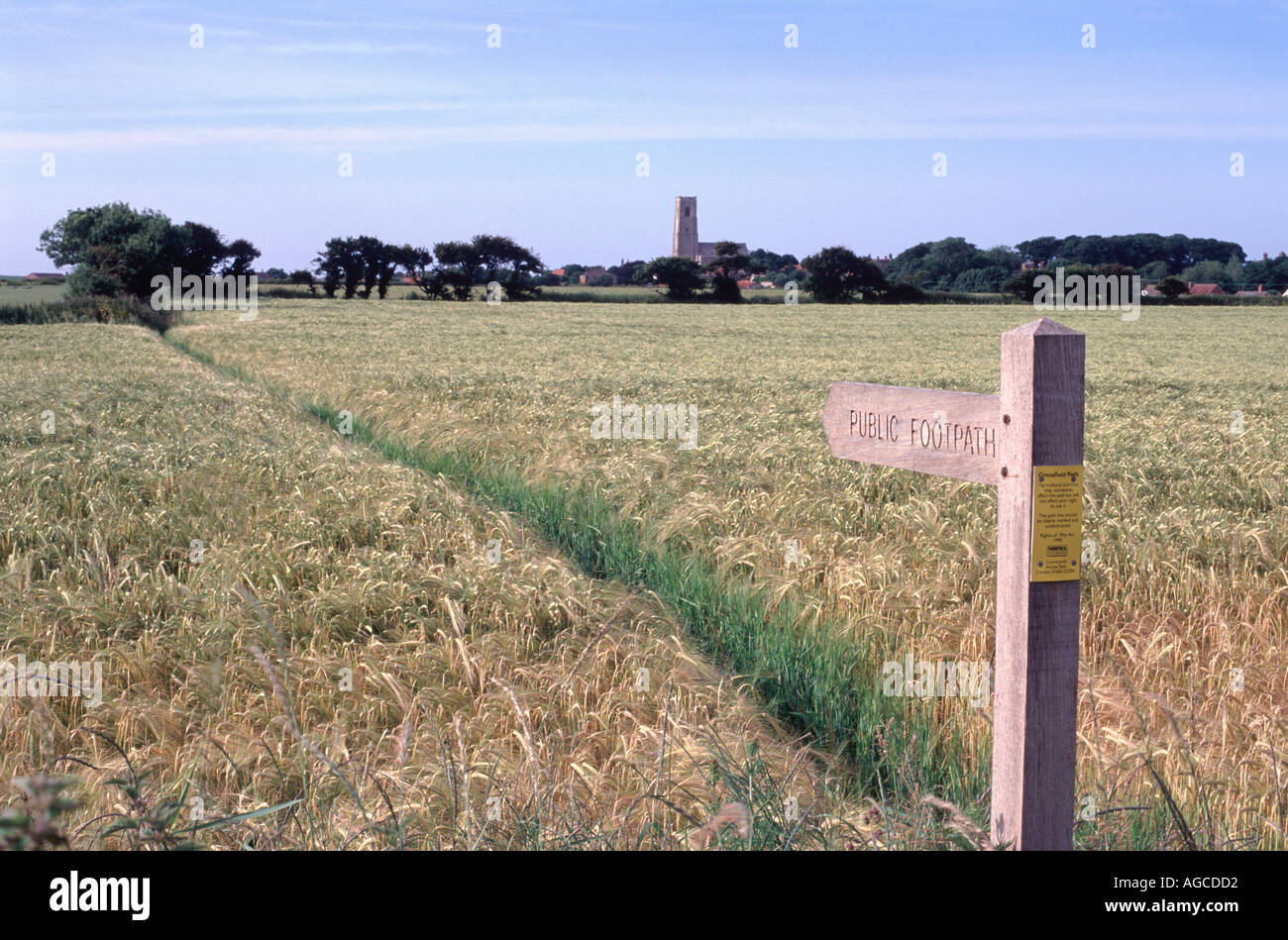 WOODEN FINGERPOST SIGN FOR FOOTPATH ACROSS FIELDS HAPPISBURGH NORFOLK ...