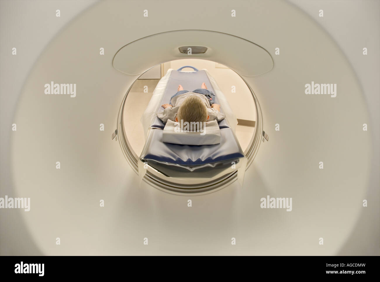 Mri scan youth hi-res stock photography and images - Alamy
