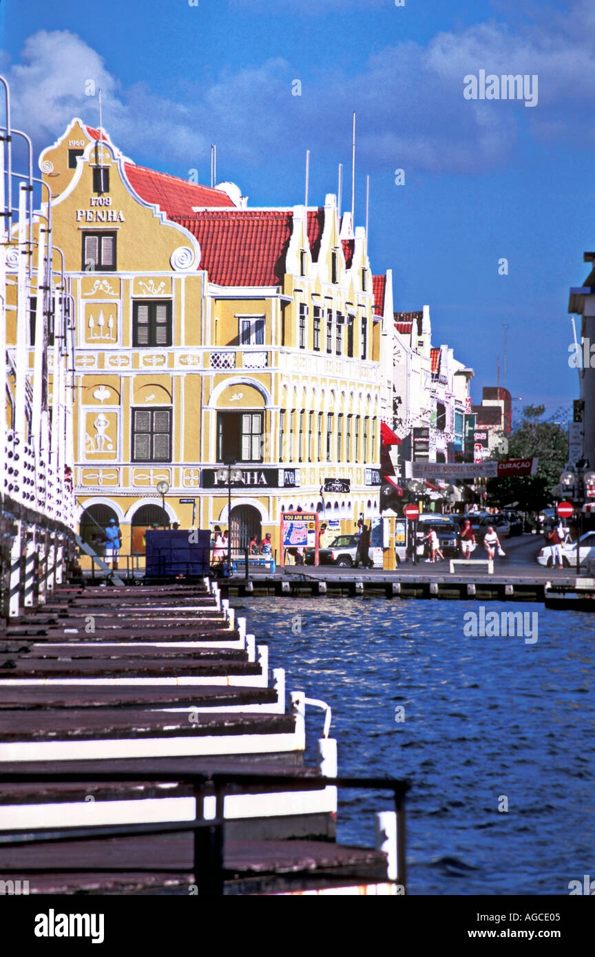 Queen Emma Pontoon Bridge crossig the St Ana Bay canal and the Penha ...