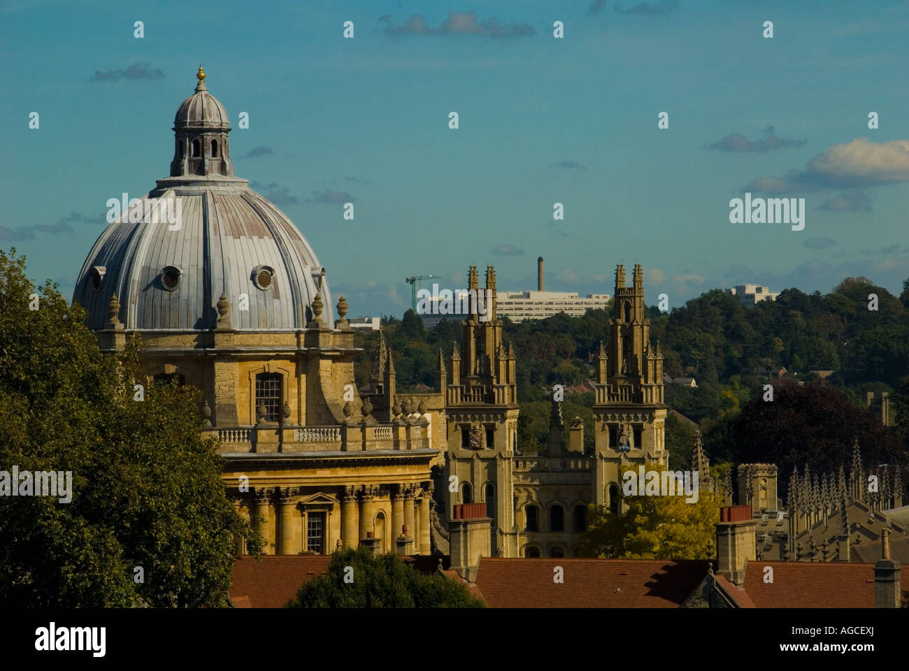 Roofline of Radcliffe Camera with the John Radcliffe Hospital in the ...