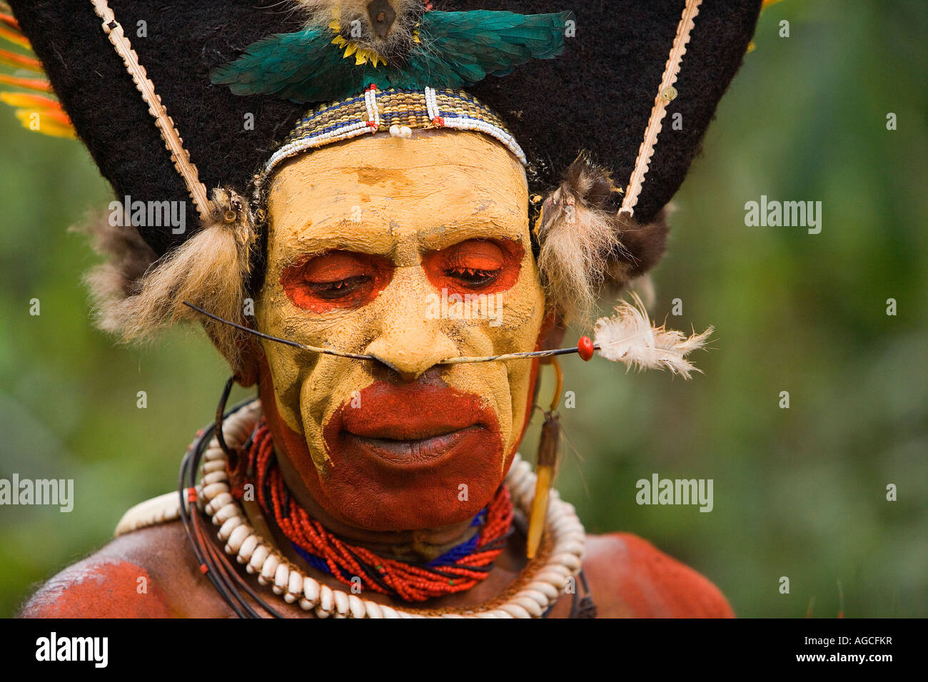 Indigenous rainforest tribesman hi-res stock photography and images - Alamy
