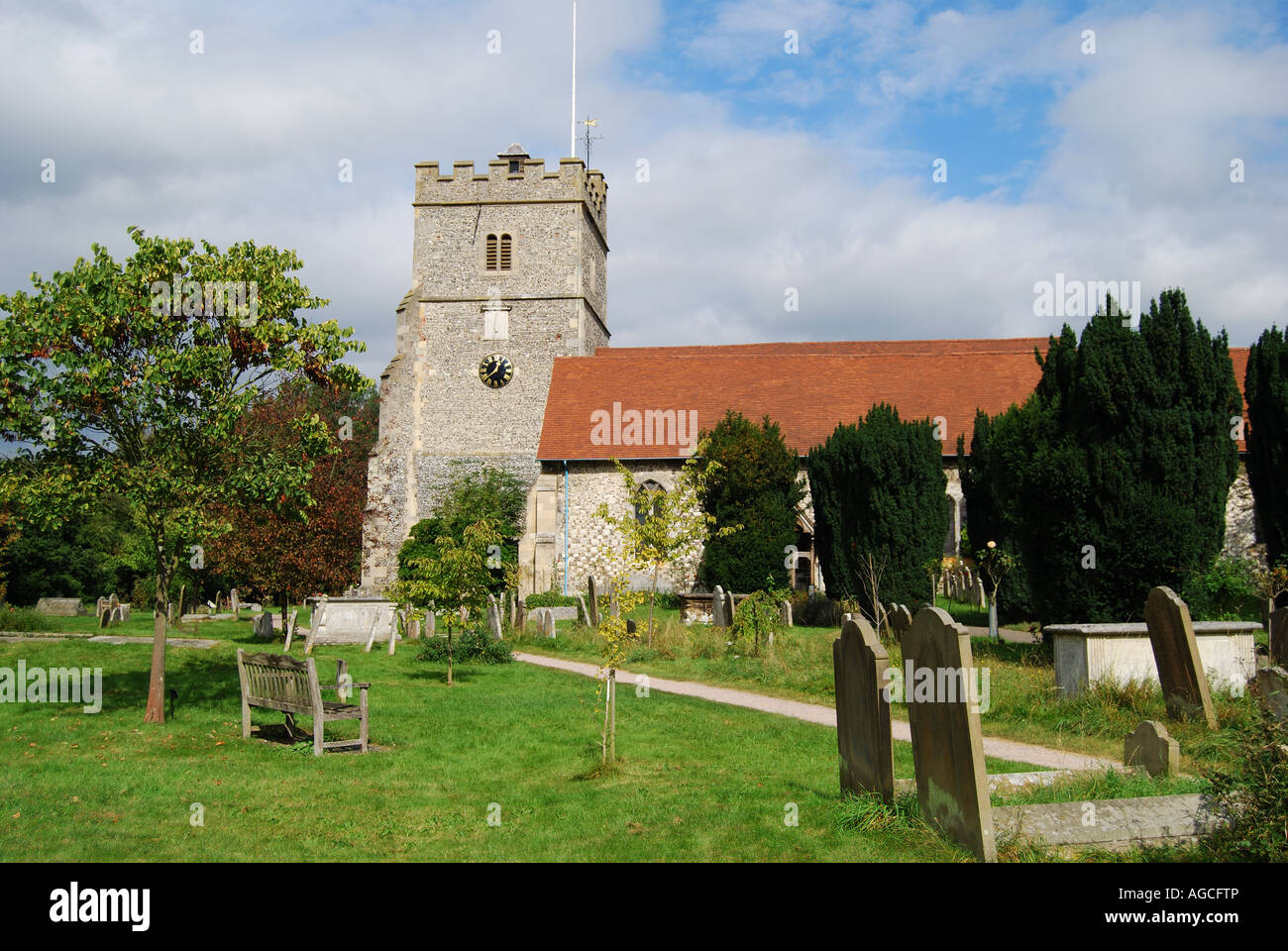 Cookham berkshire church hi-res stock photography and images - Alamy