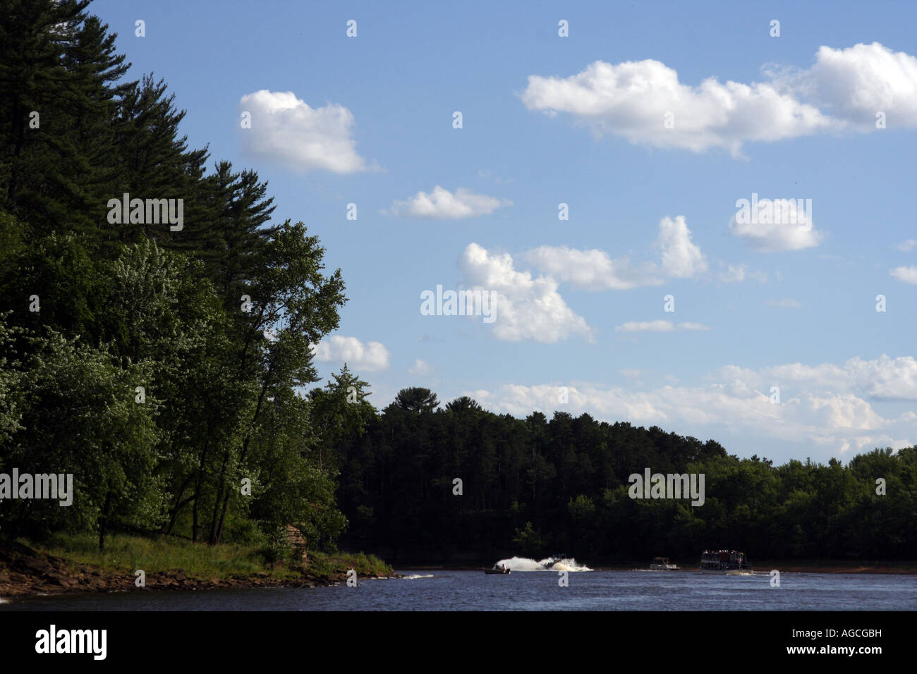 Wisconsin river. Wisconsin Dells. Blue sky white clouds Stock Photo - Alamy