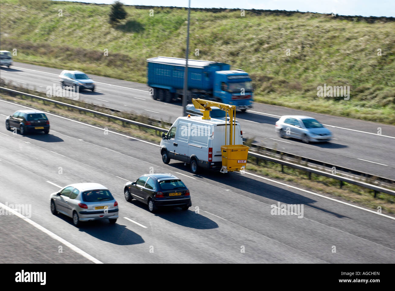 cherry picker in the fast lane of the motorway Stock Photo - Alamy
