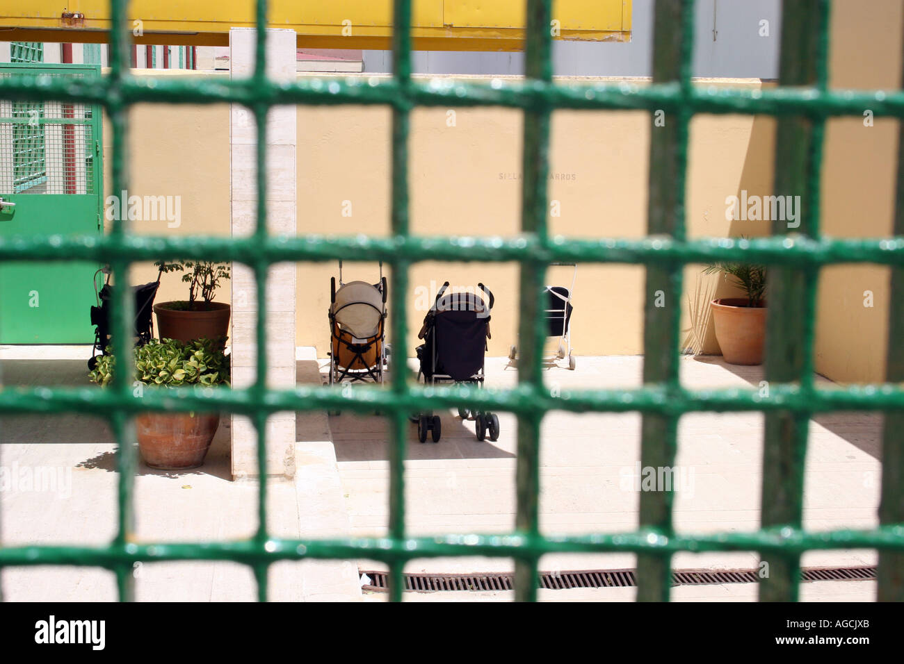 Prams hi-res stock photography and images - Alamy