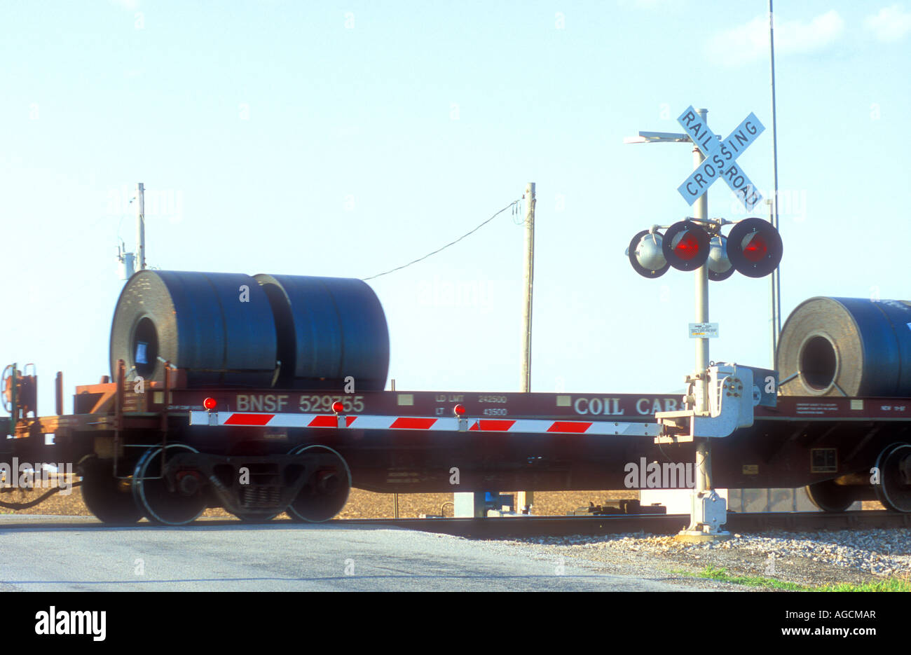 Rail road xing hi-res stock photography and images - Alamy