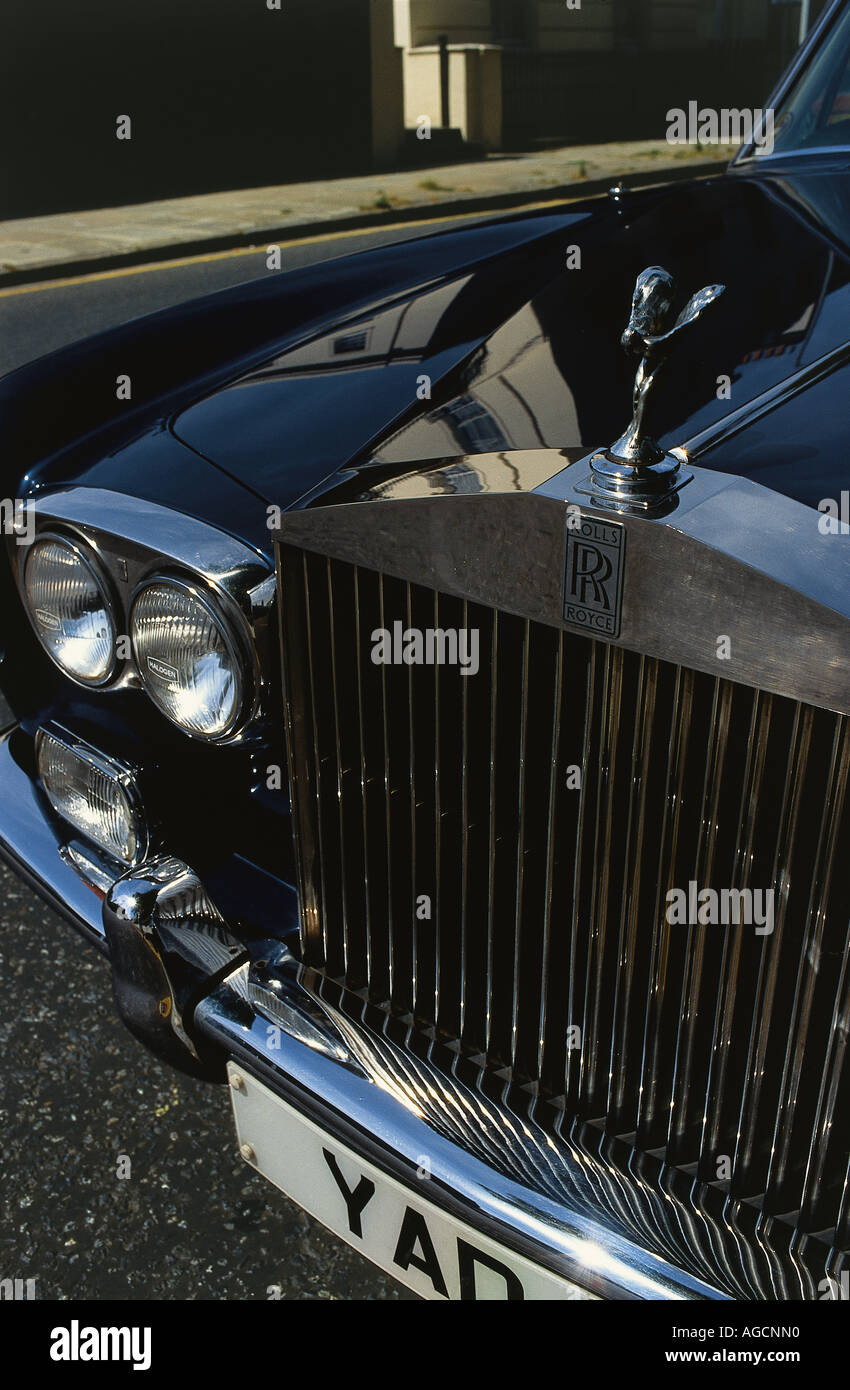 A close up of a Rolls Royce grill in London Stock Photo - Alamy