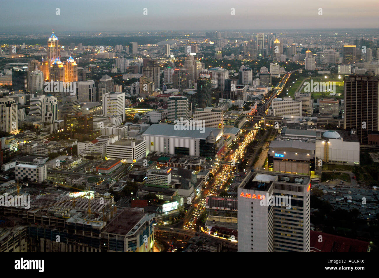 Bangkok skyline and road network hi-res stock photography and images ...