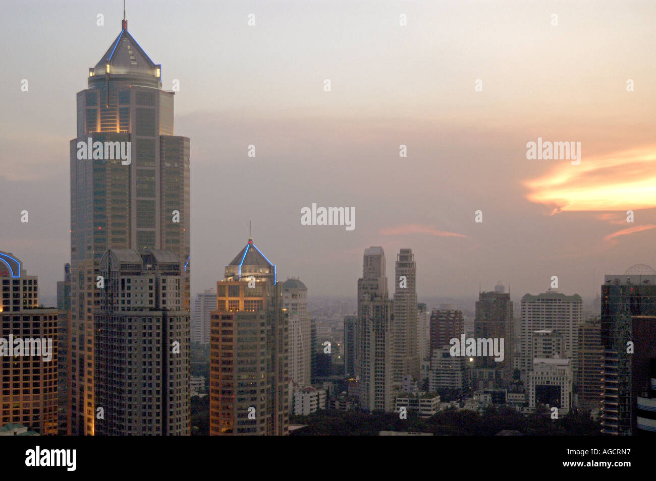 Bangkok city skyline dusk hi-res stock photography and images - Alamy