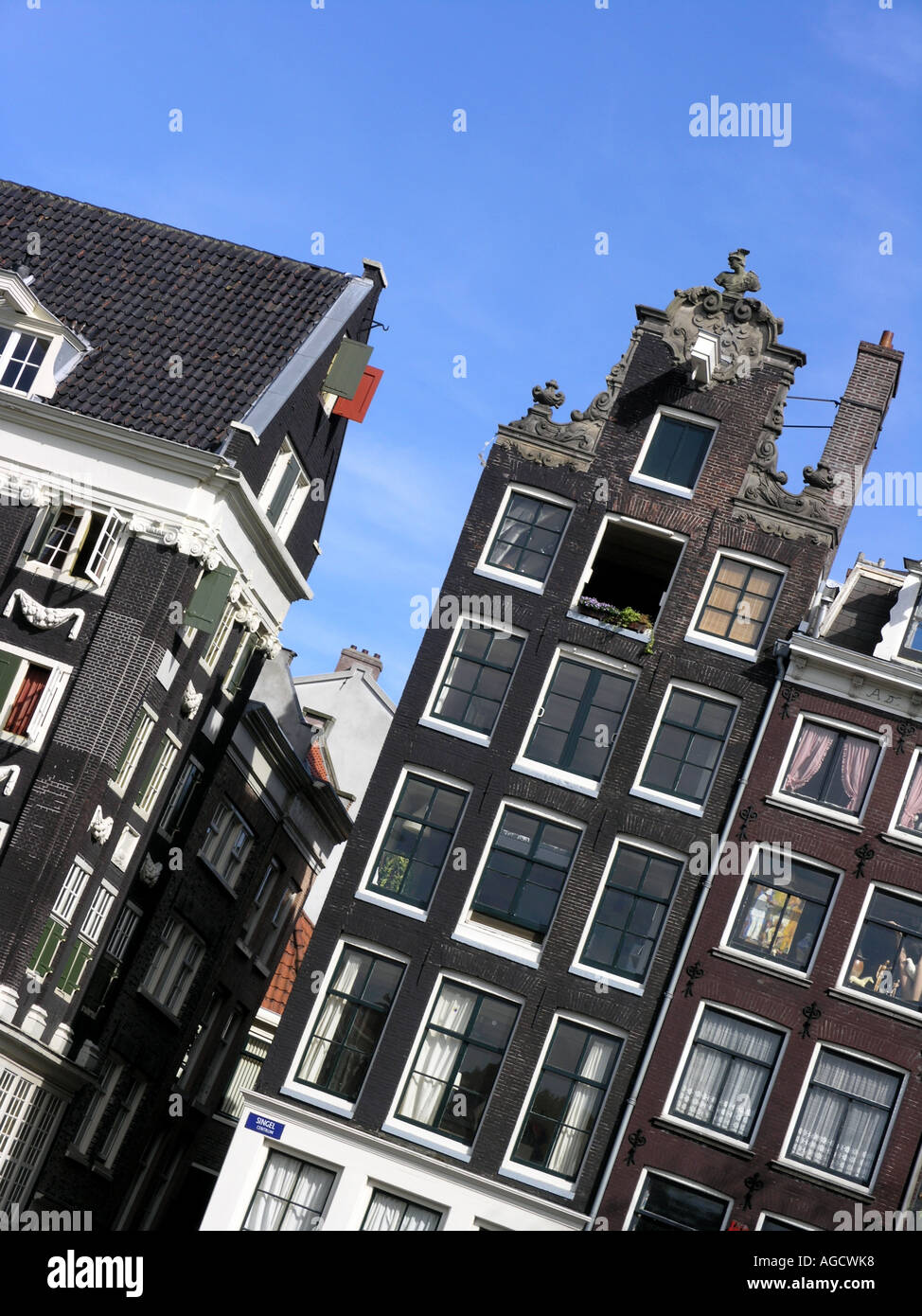 Buildings houses narrow canals hi-res stock photography and images - Alamy