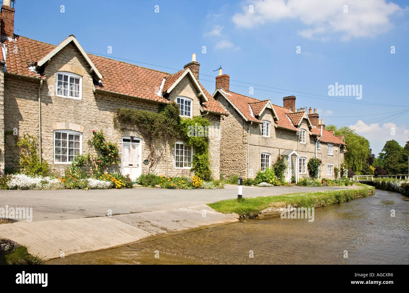 Cottages by stream in Hovingham North Yorkshire UK Stock Photo - Alamy
