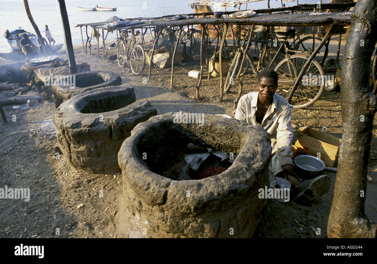 Malawi africa monkey bay village hi-res stock photography and images ...