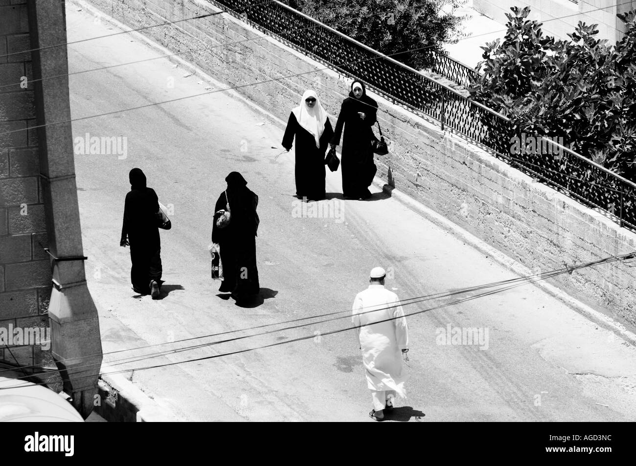 People in traditional Islmaic dress in Amman, Jordan Stock Photo - Alamy
