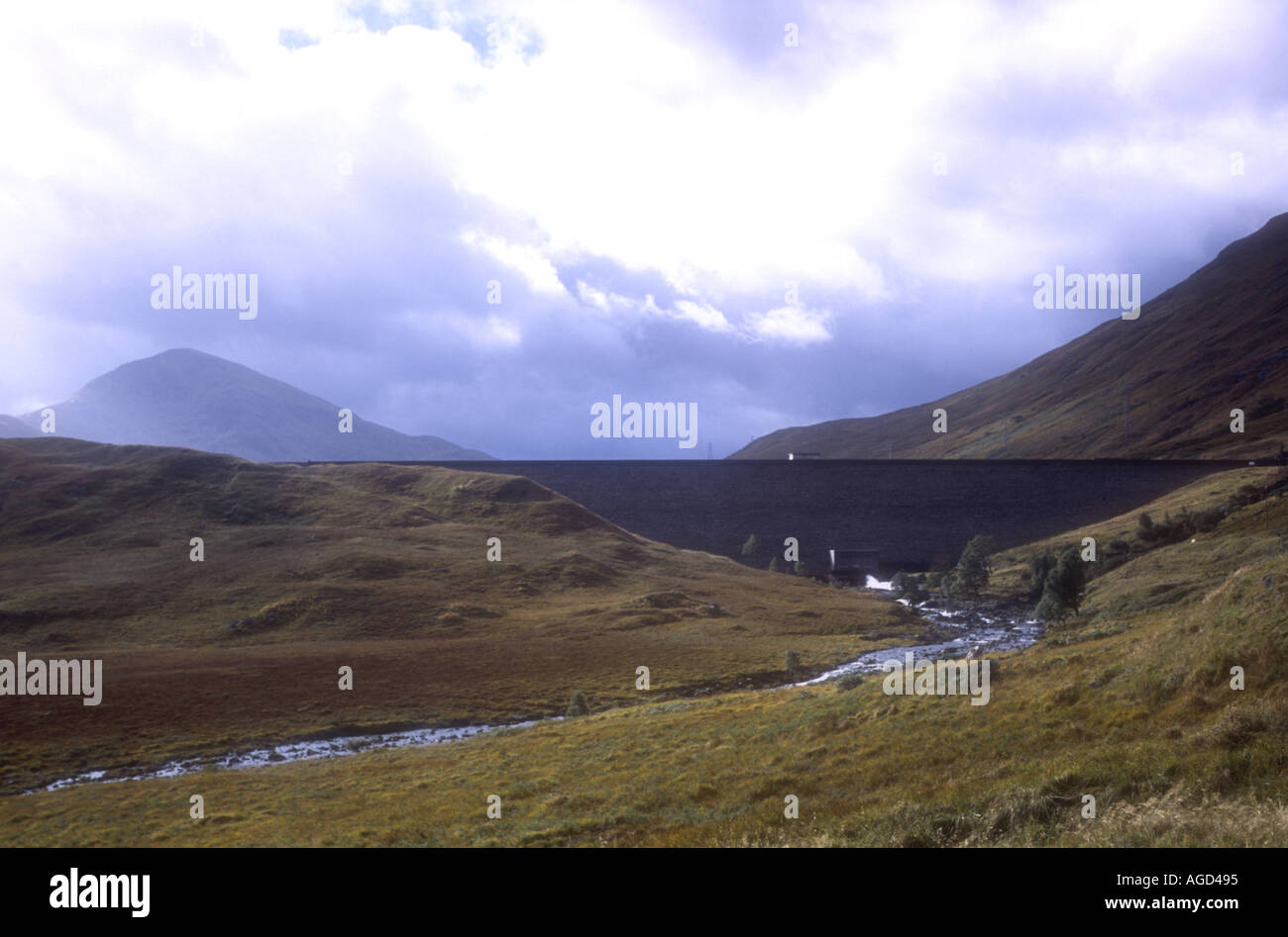 Quoich dam hi-res stock photography and images - Alamy