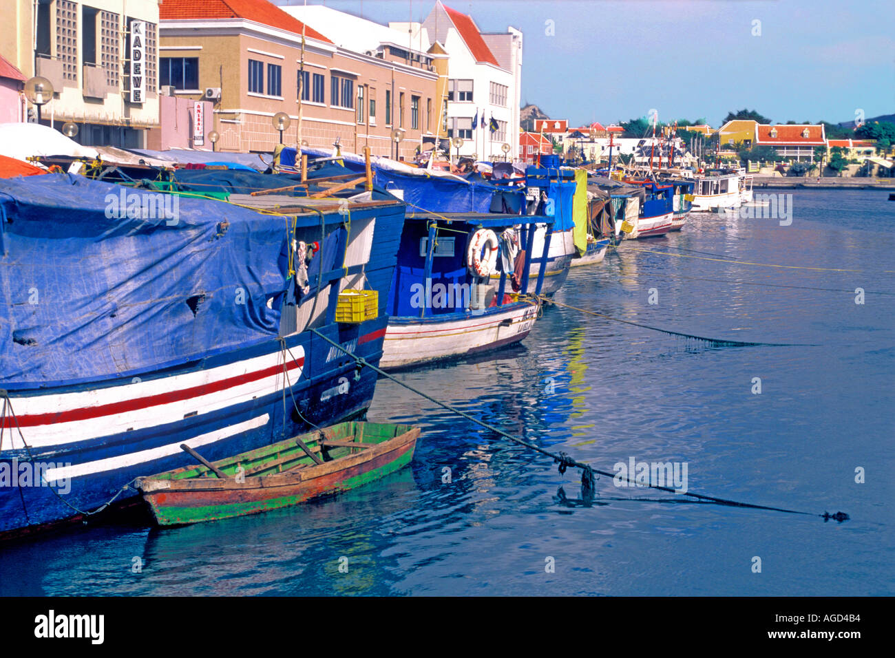 Floating market in Curacao Stock Photo - Alamy