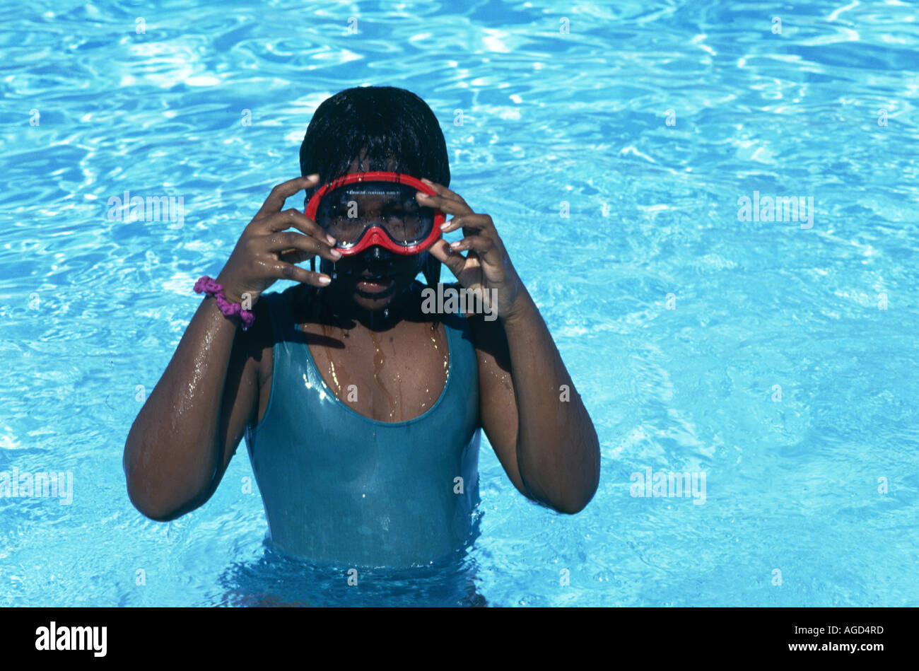 Girl wearing a snorkel and mask hi-res stock photography and images - Alamy