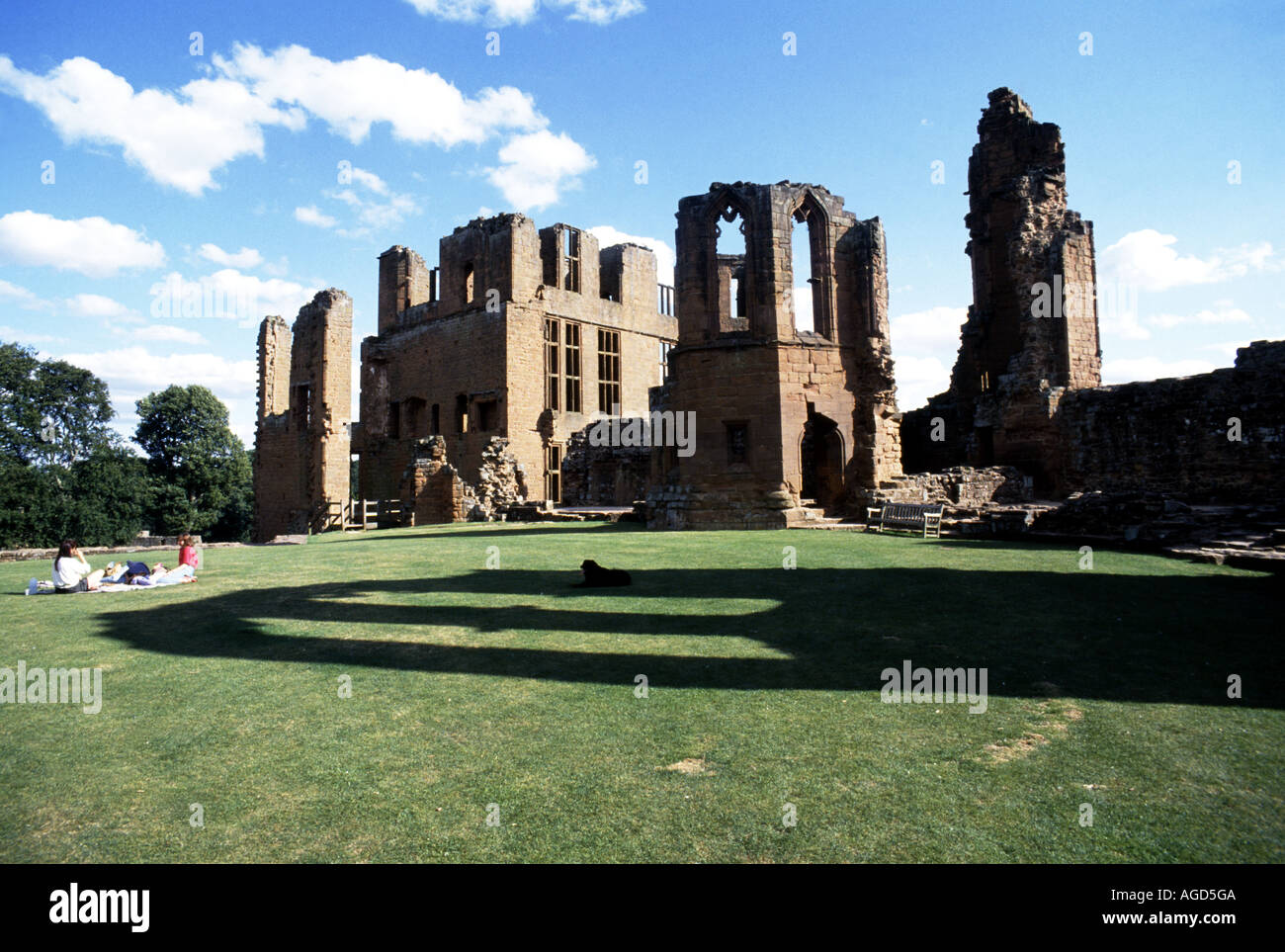 Elizabethan buildings hi-res stock photography and images - Alamy